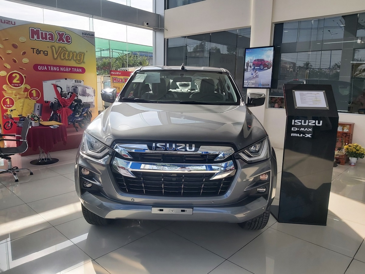 So sánh Isuzu Dmax và Ford Ranger | Đánh giá Dmax và Ford Ranger